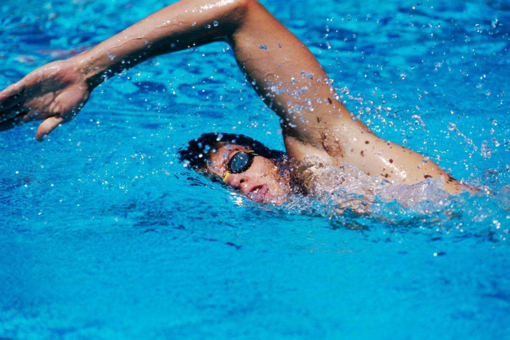 Front Crawl Swimming for Beginners: Essential Tips - Swim Time Log
